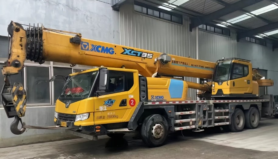 30 ton XCMG XCT35 Used Truck Mounted Crane Energy Efficient With Well Maintained